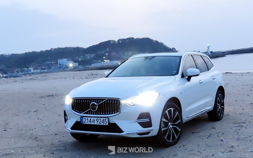 [시승기] PHEV 볼보 신형 XC60 T8 "전기차 보다 편의성 뛰어나"