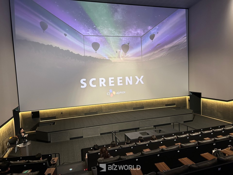 [현장에서] "앞좌우위에 스크린, 몰입감↑"…CGV, 세계 최초 '4면 SCREENX관' 론칭